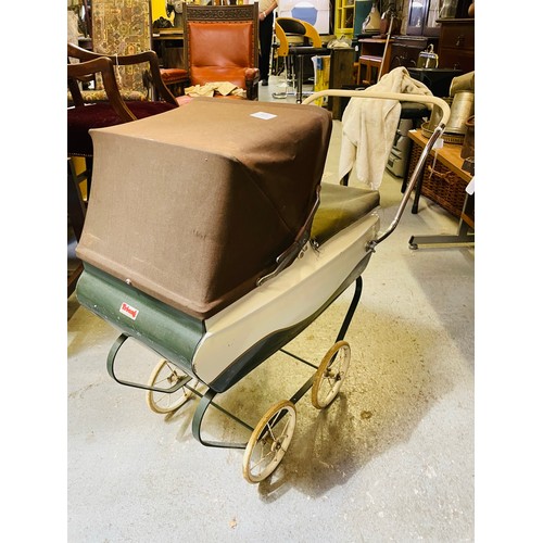 Tri-ang Child's pram in magnificent condition, 1940's, 25''h x 27''l