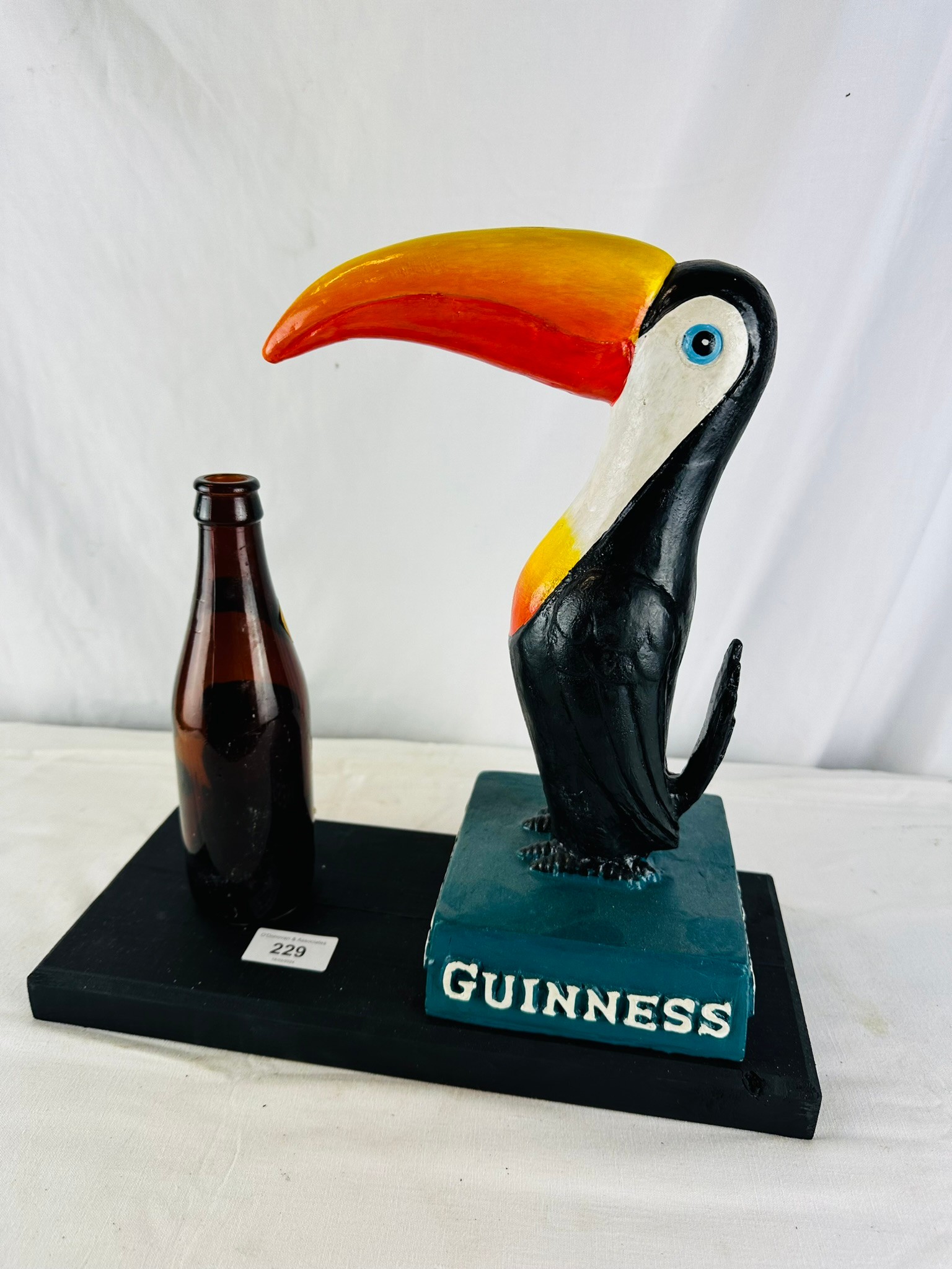 GUINNESS TOUCAN ADVERTISING RESIN FIGURE MOUNTED ON WOOD WITH OLD ...