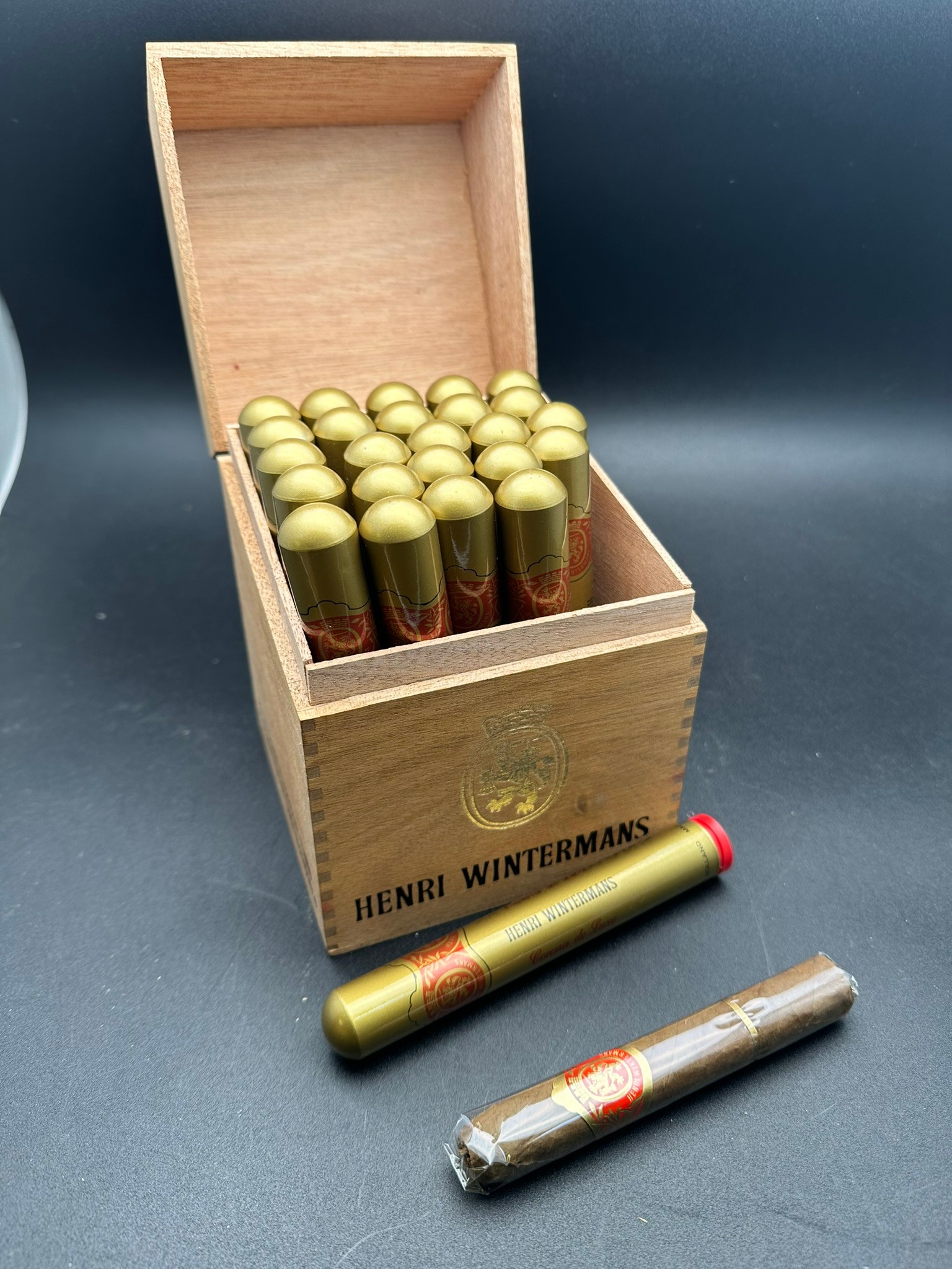 25 Corona De Luxe, Henry Wintermans Cigars in individual tubes in box