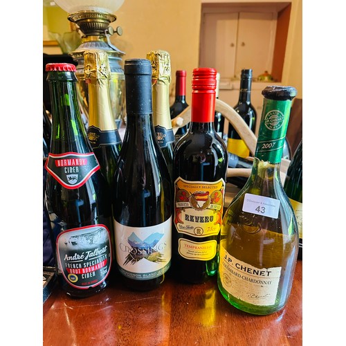 A collection of 5 botles of red and white wines anda bottle of Normandy ...