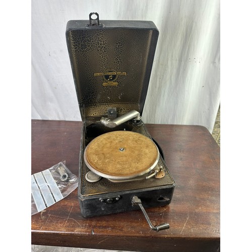 Columbia Viva- Tonal Grafonola No. 100 portable wind up gramophone ...