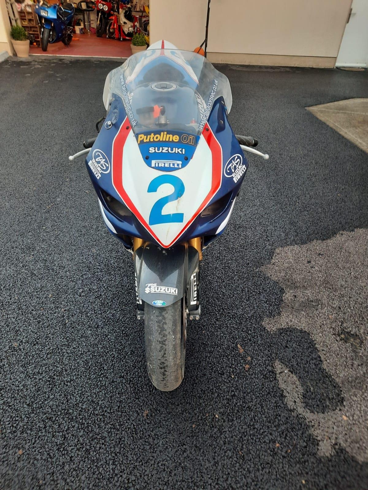 Suzuki GSXR 1000 Race bike. 2004. Ex Bruce Anstey Frame no. JS1BZ1112 ...