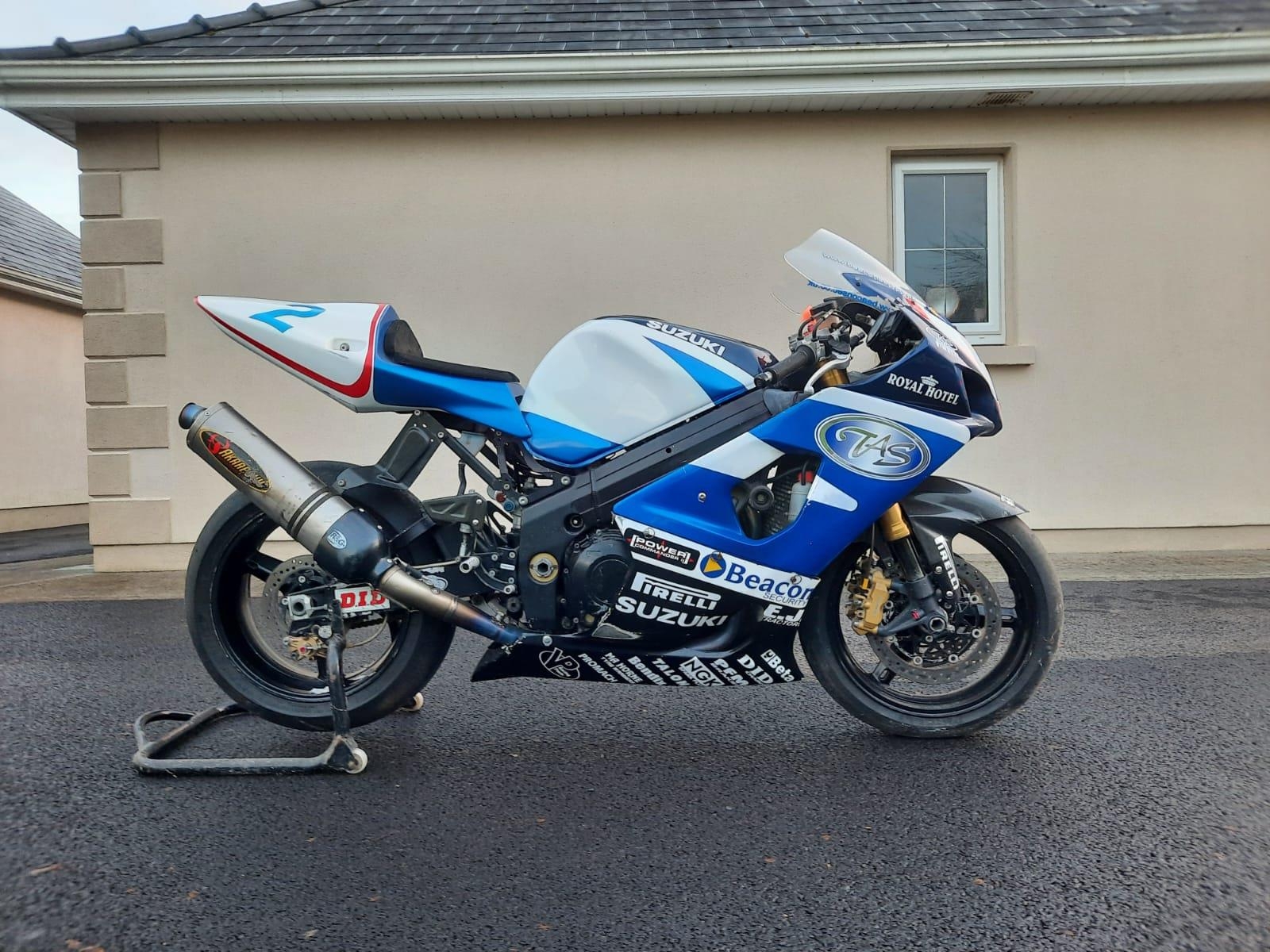 Suzuki GSXR 1000 Race bike. 2004. Ex Bruce Anstey Frame no. JS1BZ1112 ...