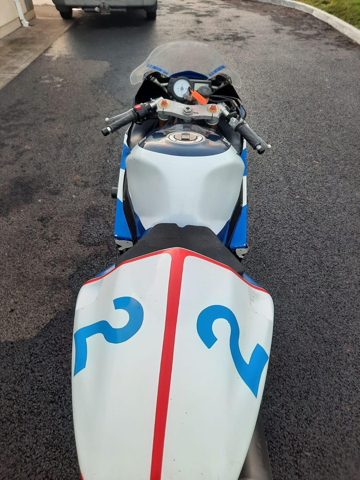 Suzuki GSXR 1000 Race bike. 2004. Ex Bruce Anstey Frame no. JS1BZ1112 ...