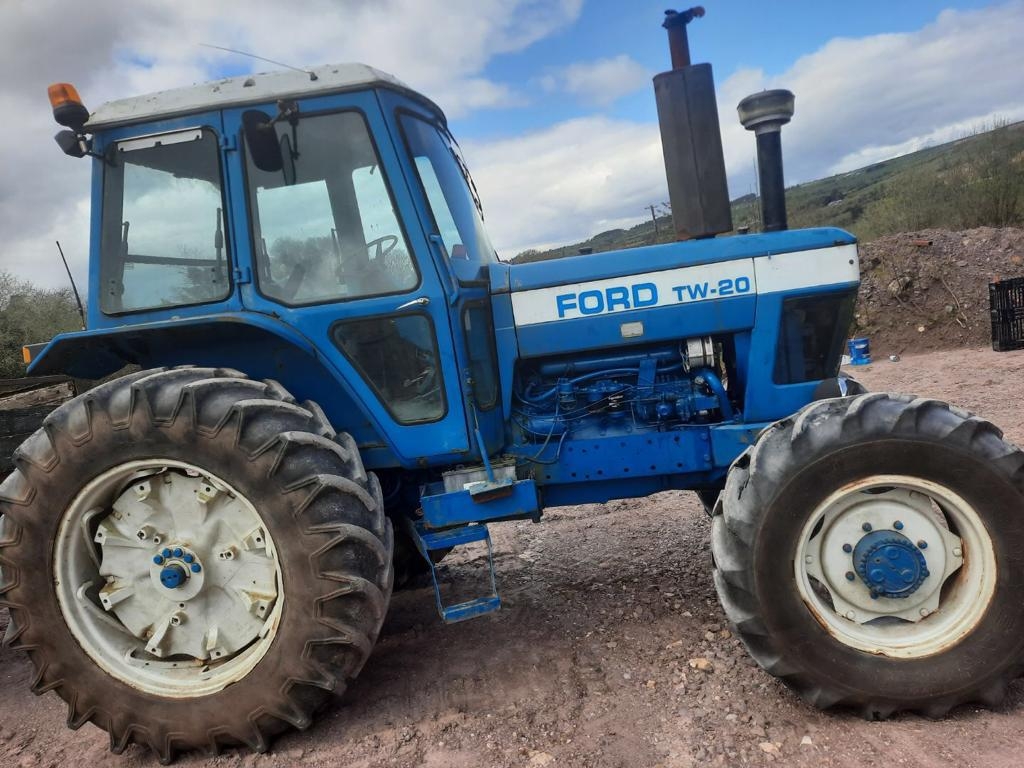 Ford TW 20 tractor. Q cab 1983. restored, said to be in excellent ...