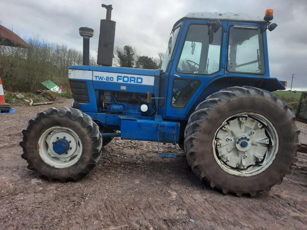 Ford TW 20 tractor. Q cab 1983. restored, said to be in excellent ...