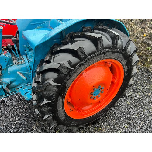 Fordson Dexta tractor. Runs and drives. C/w new brakes, steering wheel ...