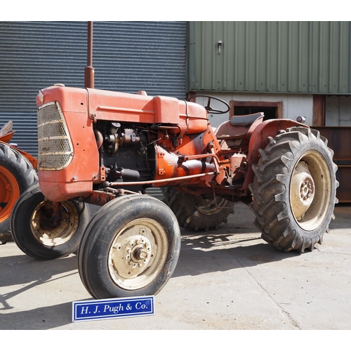 Allis Chalmers ED40 tractor. Runs and drives, Perkins P3 engine