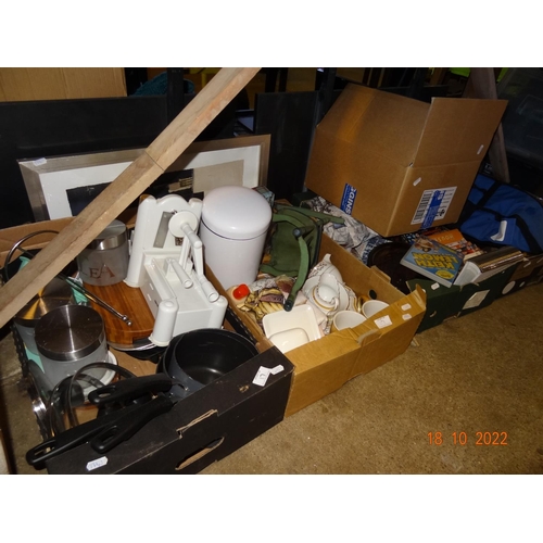 5x Boxes of mixed household items