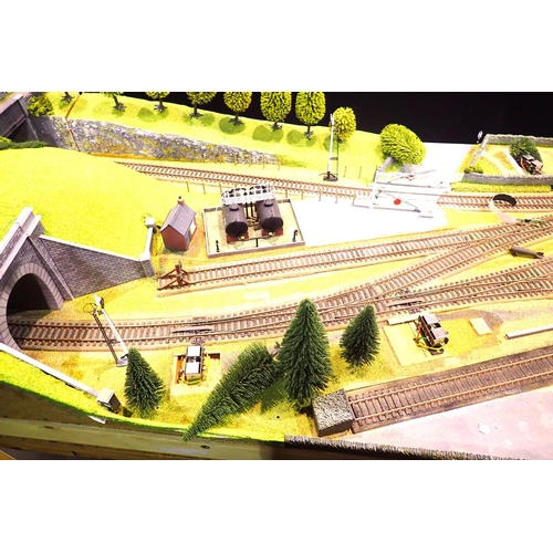 OO scale model railway layout, end to end, station to fiddle yard ...