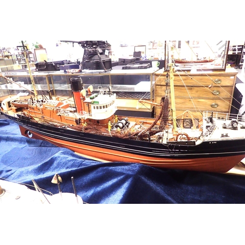 Model boat/trawler Boston Typhoon, L: 140 cm, well detailed with nets ...