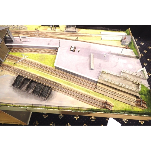 OO scale model railway layout, end to end, station to fiddle yard ...