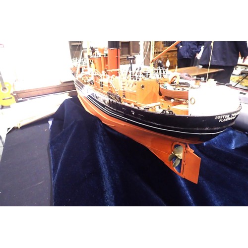 Model boat/trawler Boston Typhoon, L: 140 cm, well detailed with nets ...