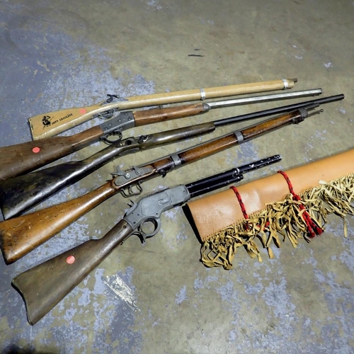 Five vintage toy/decorative rifles and muskets including a Davy ...