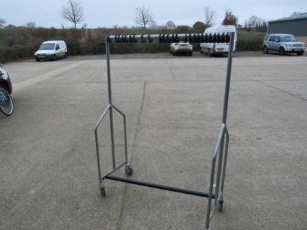 Heavy duty hanging rail