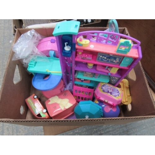 Box of Polly Pockets buildings + compacts