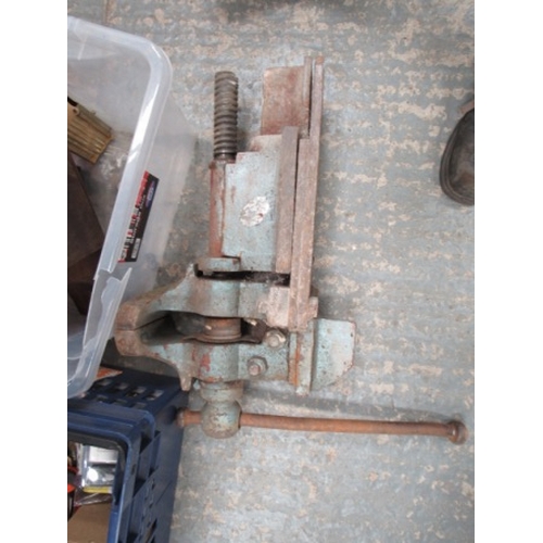 Large Heavy Engineers Vice