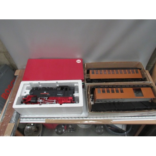 G Gauge Train locomotive and 2 boxed coaches