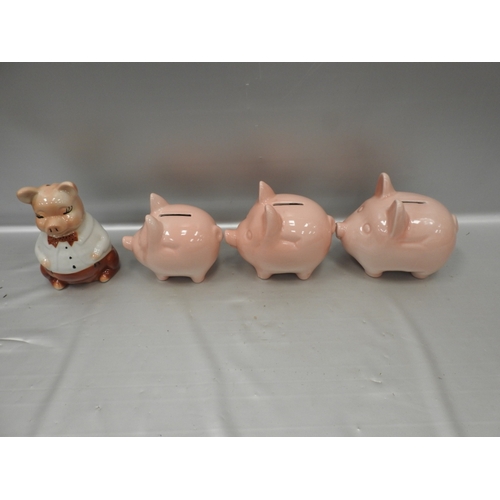 3 Wade Piggy banks + 1