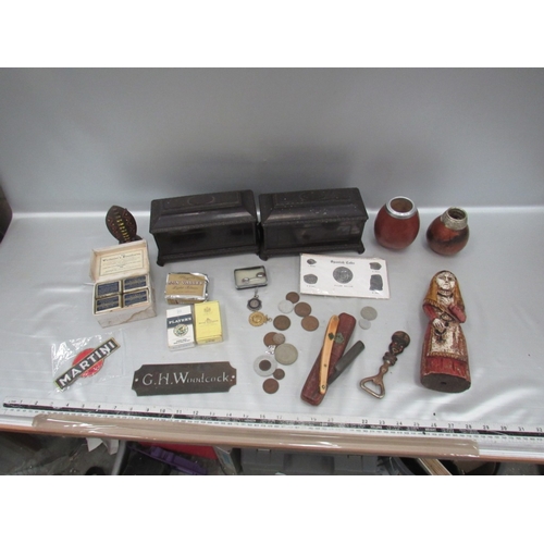 Small box of collectables