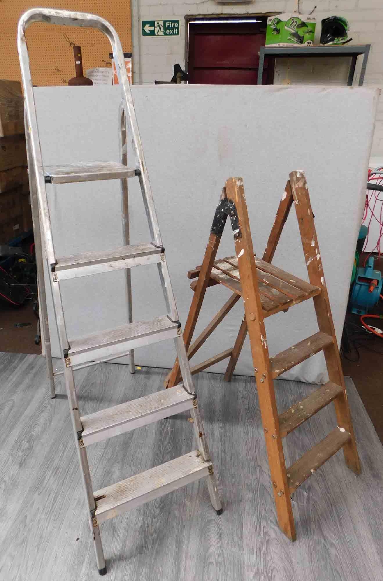 Set of 5 rung aluminium step ladders and 4 rung wooden step ladders