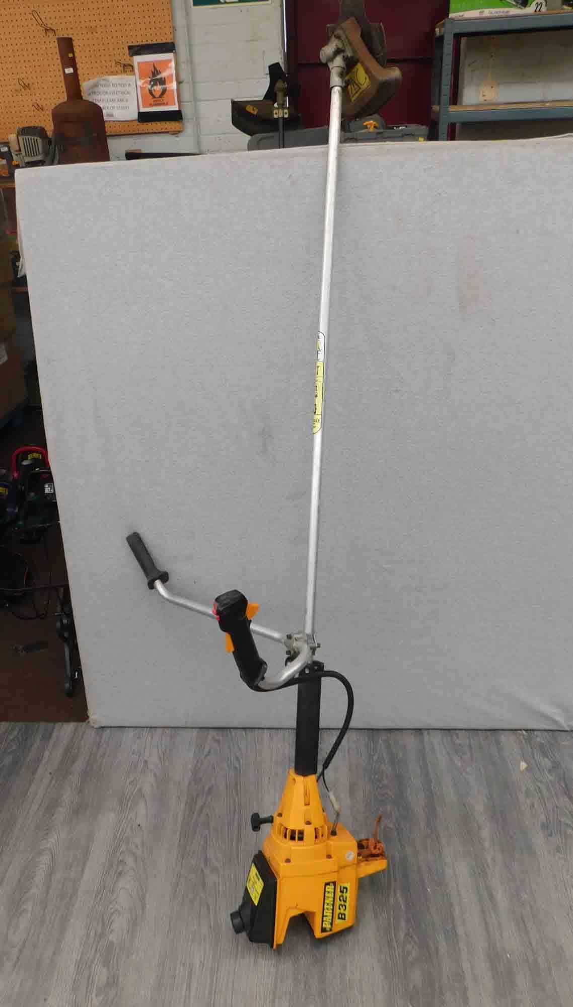 Partner B325 garden petrol strimmer - unchecked