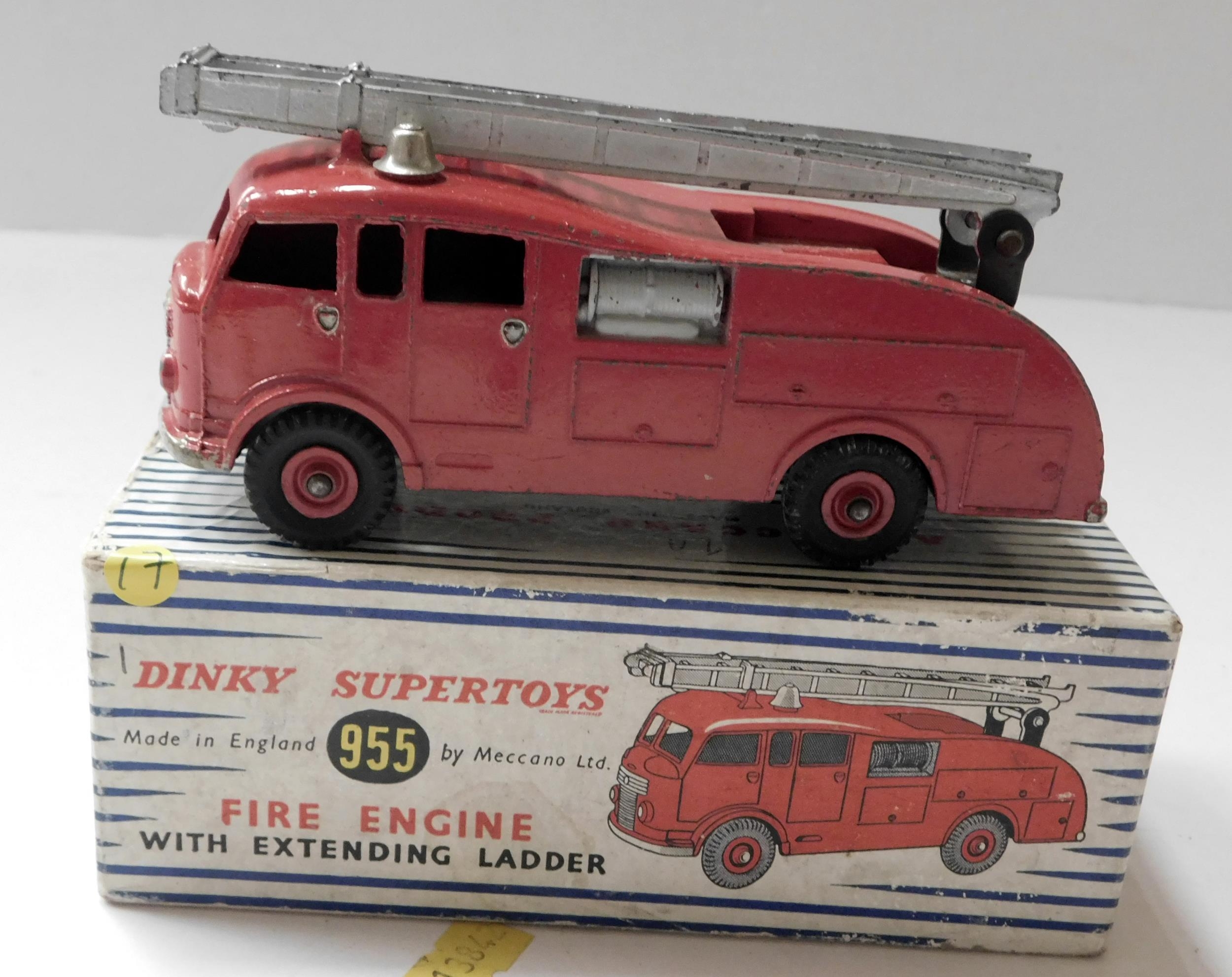 Dinky Supertoys - 955 Fire Engine with extending ladder