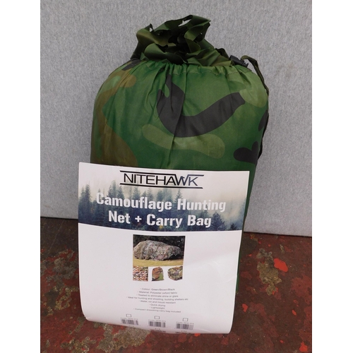Camouflage hunting net and carry bag