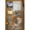 Tray of archaeological finds - incl. fossils and shells