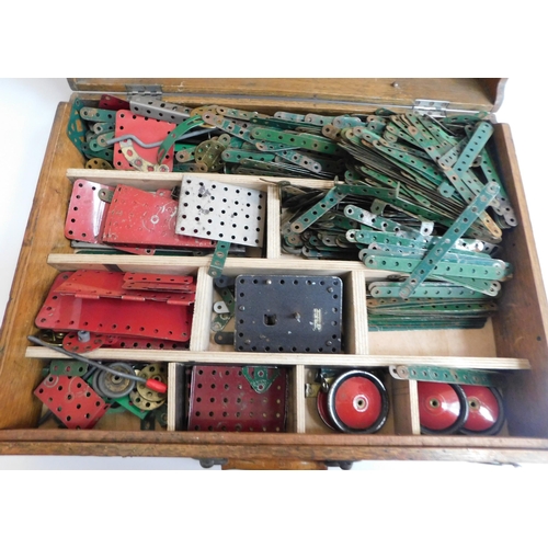 Heavy detail box of original Meccano 1950s - red and green