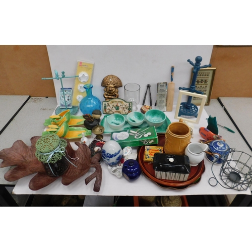 Mixed ceramic and household items