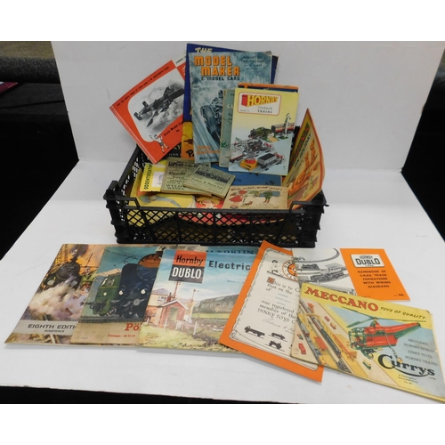 Selection of vintage ephemera - incl. Hornby and Meccano booklets