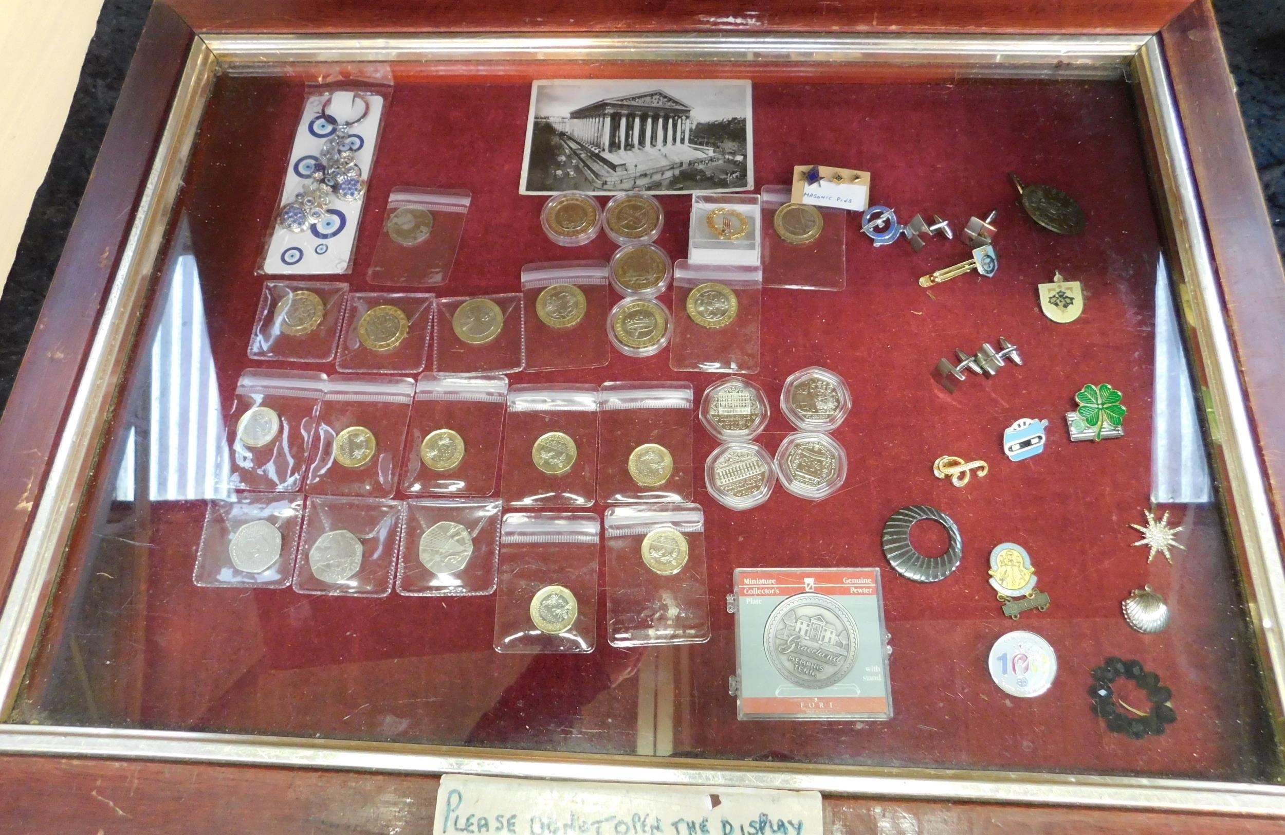 Display box of collectable items (24 x 18 x 4") - incl. collectable ...