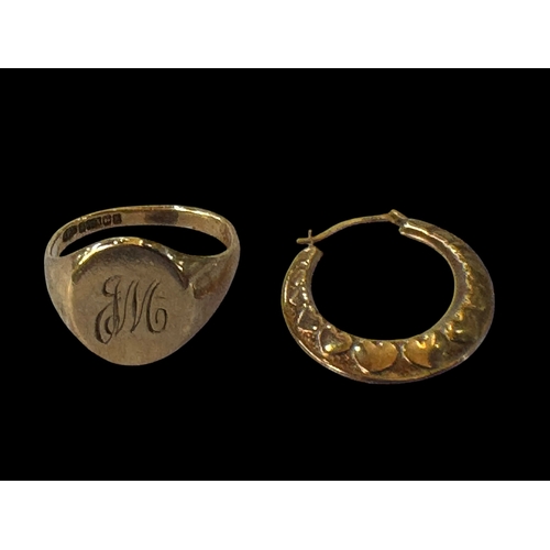 9 carat gold signet ring and damaged earrings (2).