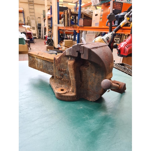 A vintage Record no.6 bench vice