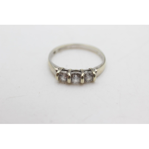 A 9ct gold clear gemstone trilogy ring, size L - approx. gross weight 1 ...