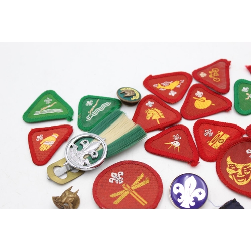 Twenty six assorted Boy Scouts pin badges and patches