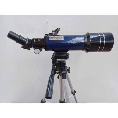 A Maxlapter 40070 focal length: 400mm, diameter 70mm coated lens ...