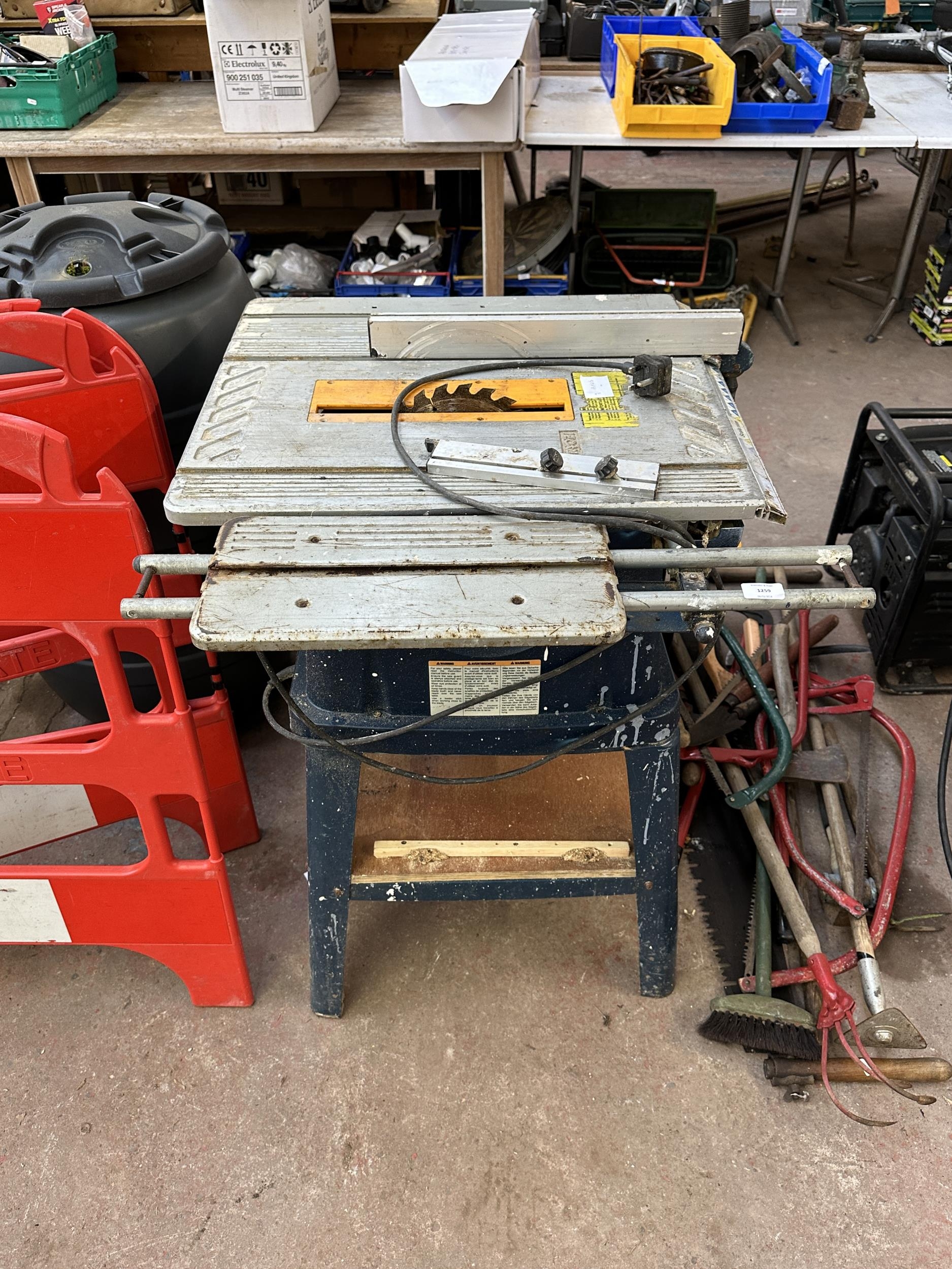 A Ryobi ETS1525SC circular saw