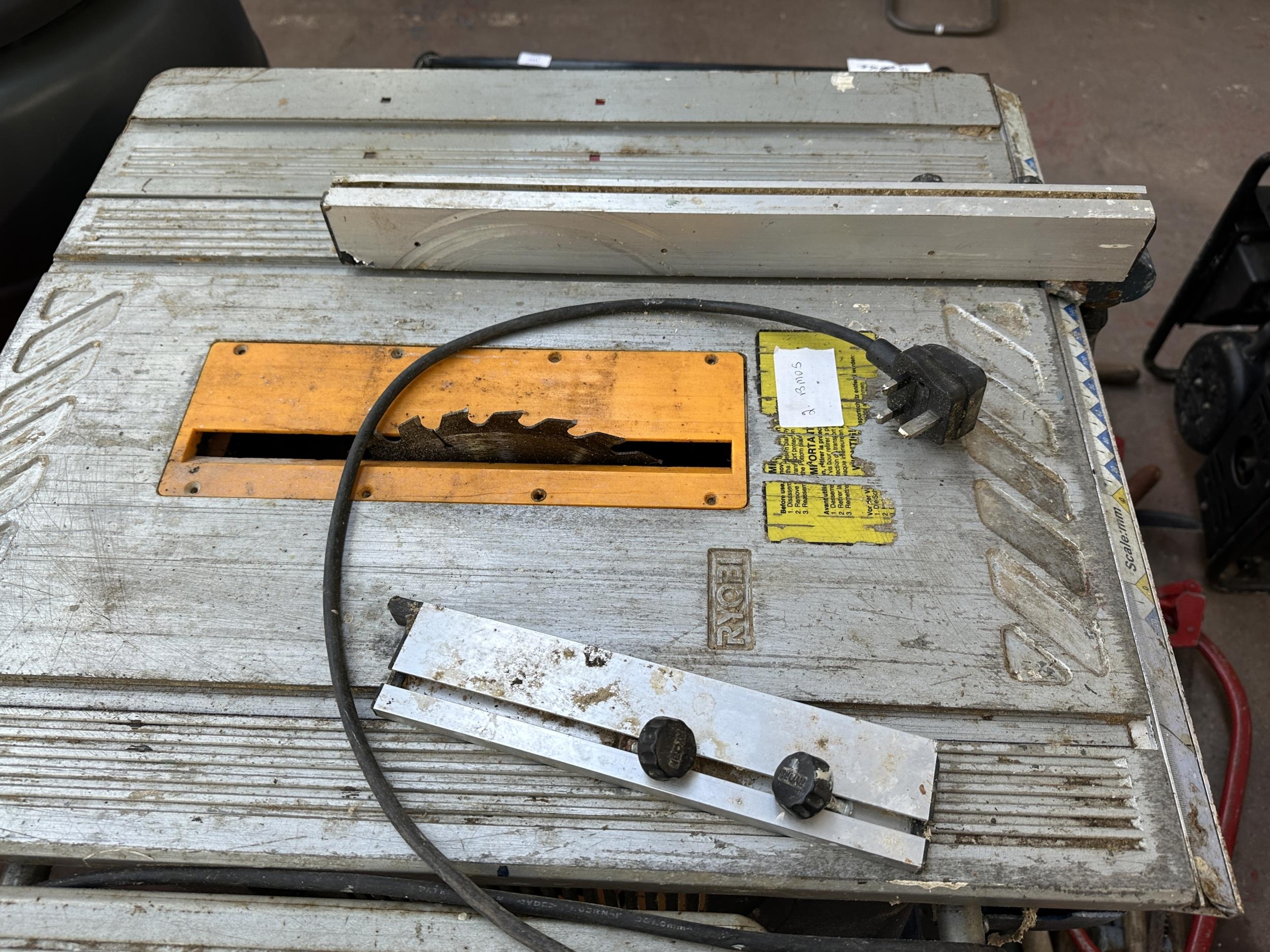 A Ryobi ETS1525SC circular saw