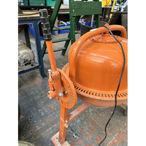 A T-Mech MCM 70ltr 240v cement mixer