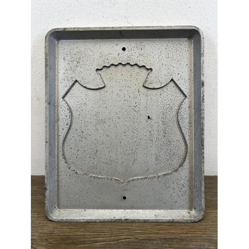 A vintage Cowling London 'Canada Dry' cast metal advertising sign ...