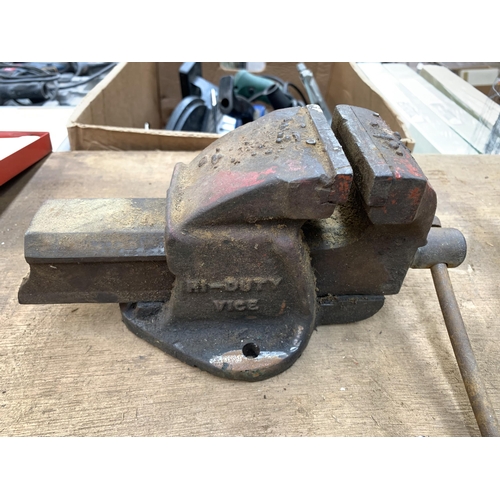 Five items, one tool kit and four bench vices to include Record Trap No. 80, Marples, Paramo heavy d