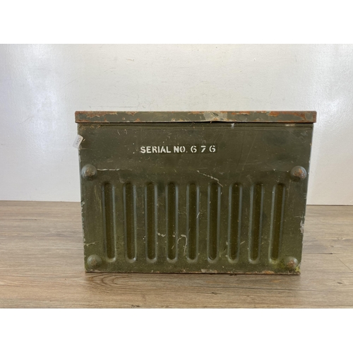 A military Wavemeter Class D.No.2 kits green metal box Serial No. 265