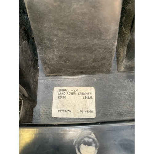 Four items, three Land Rover Discovery parts, two tail lights and one ...