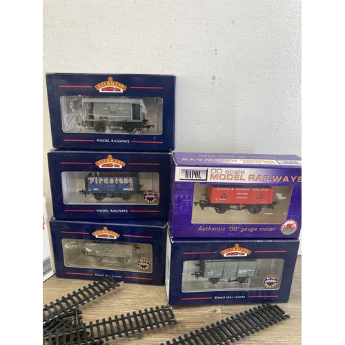 A collection of model railway accessories to include boxed Mainline ...