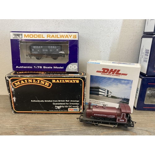 A collection of model railway accessories to include boxed Mainline ...
