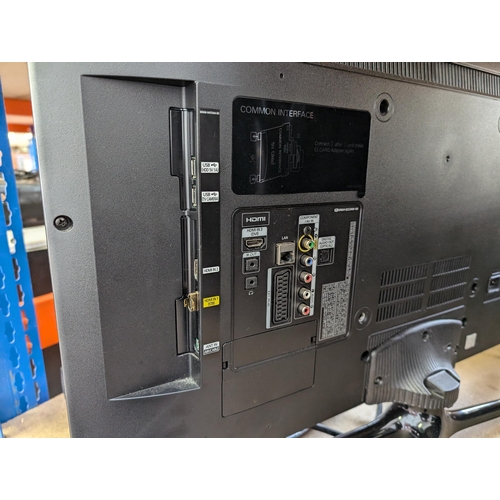 Two items, one Samsung UE32F5500AK 32" TV with remote control and one ...