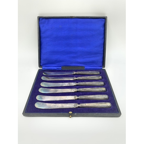 A cased set of six George V hallmarked Sheffield silver handled EPNS ...