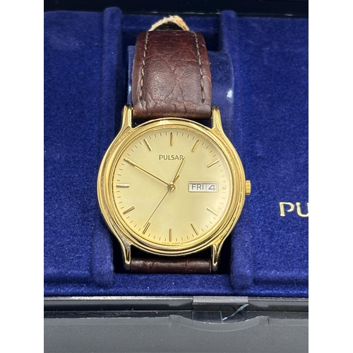 A boxed Pulsar quartz gold plated men's wristwatch - No. V733-X024